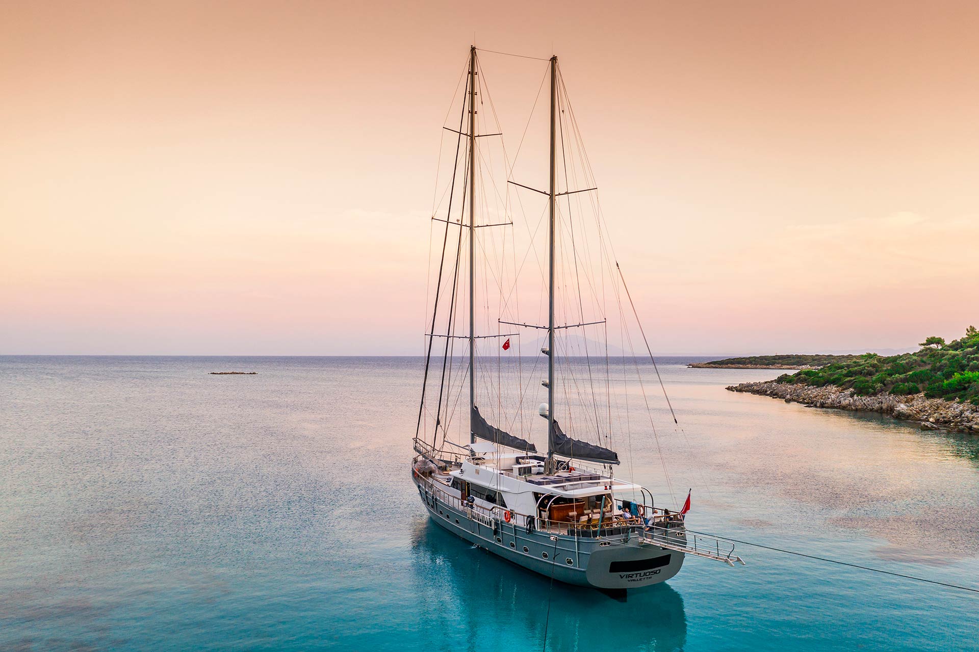 Vento Design Image Gallery – Luxury Yacht Browser | by CHARTERWORLD ...